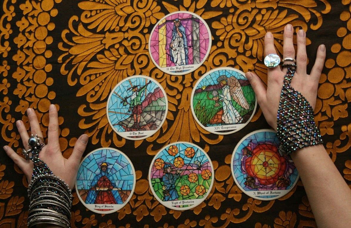 Contact & Book a Tarot Reading | Tarot Readings with Psychic Sarah